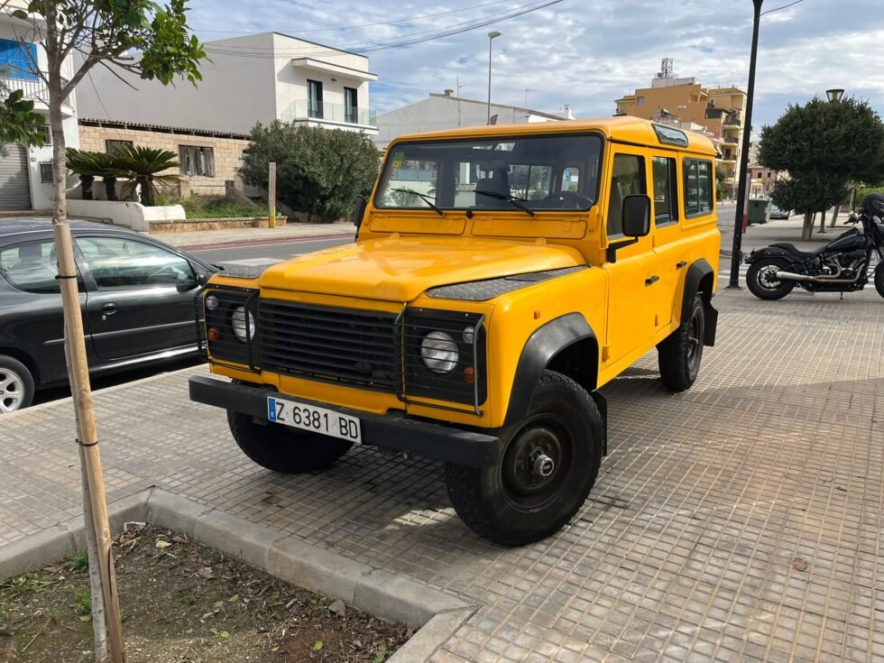 Custom Defender Builder Texas | Restored Defender | Royal Street Rovers
